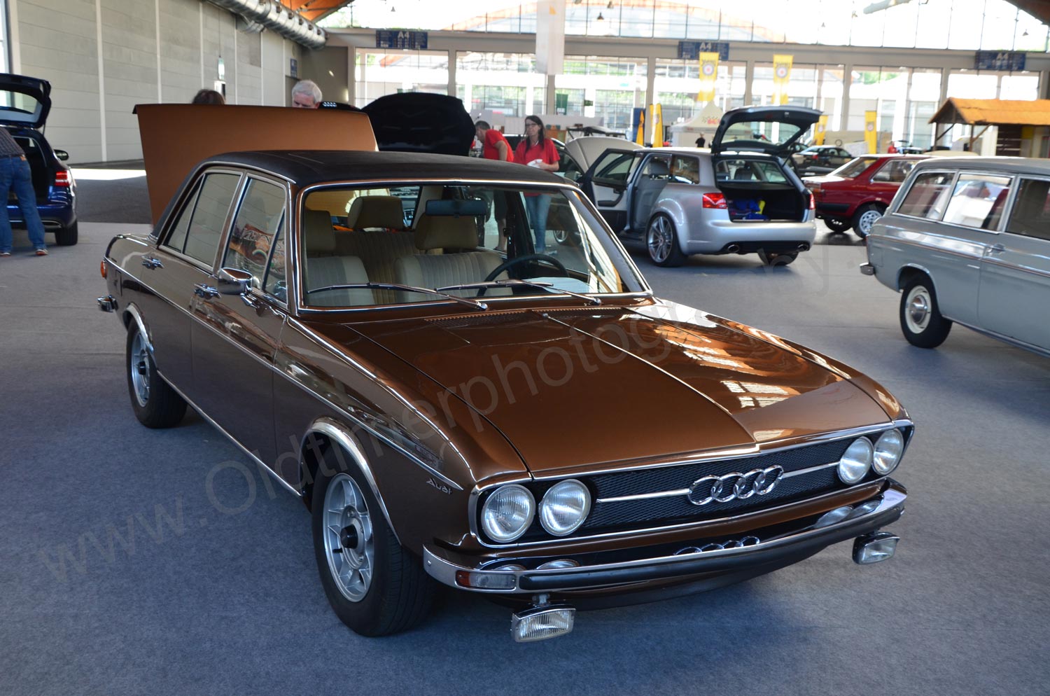 Audi 100 C1 Typ 104 (1968–1977) | Oldtimerphotography by aRi F.